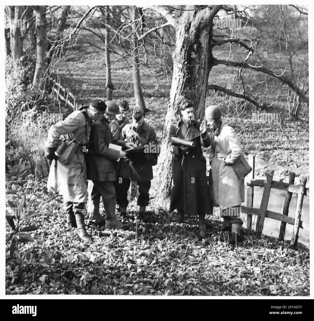 CANADIAN OFFICERS TOUR EASTERN COMMAND - One of the groups at work ...