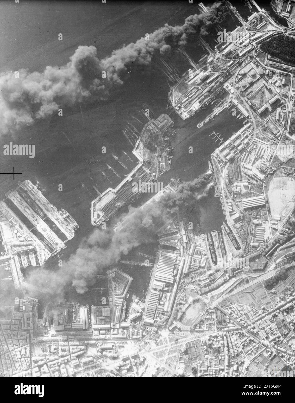 Aerial reconnaissance photographs from 1939-1945 show French naval ...