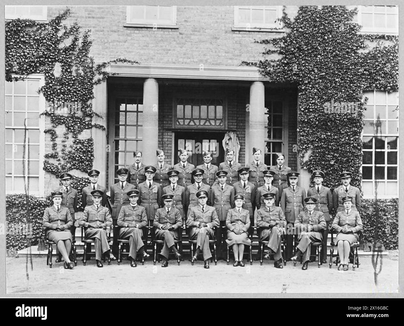 OFFICER AND WARRANT OFFICERS OF A BOMBER COMMAND UNIT - Picture (issued ...