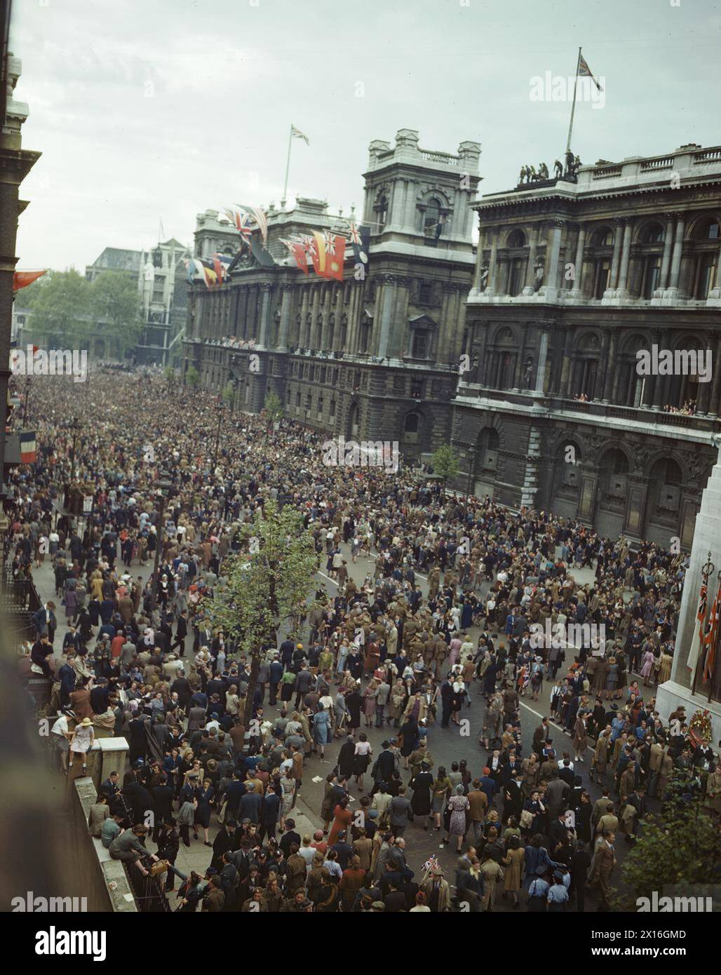 1945 ve day balcony hi-res stock photography and images - Alamy