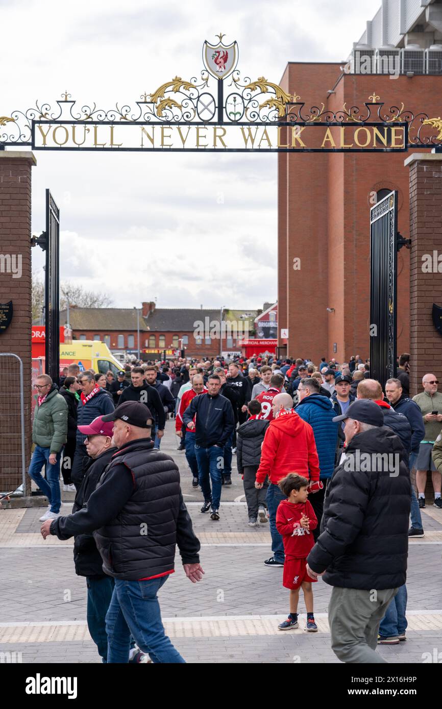 Liverpool football club crowd hi-res stock photography and images - Alamy
