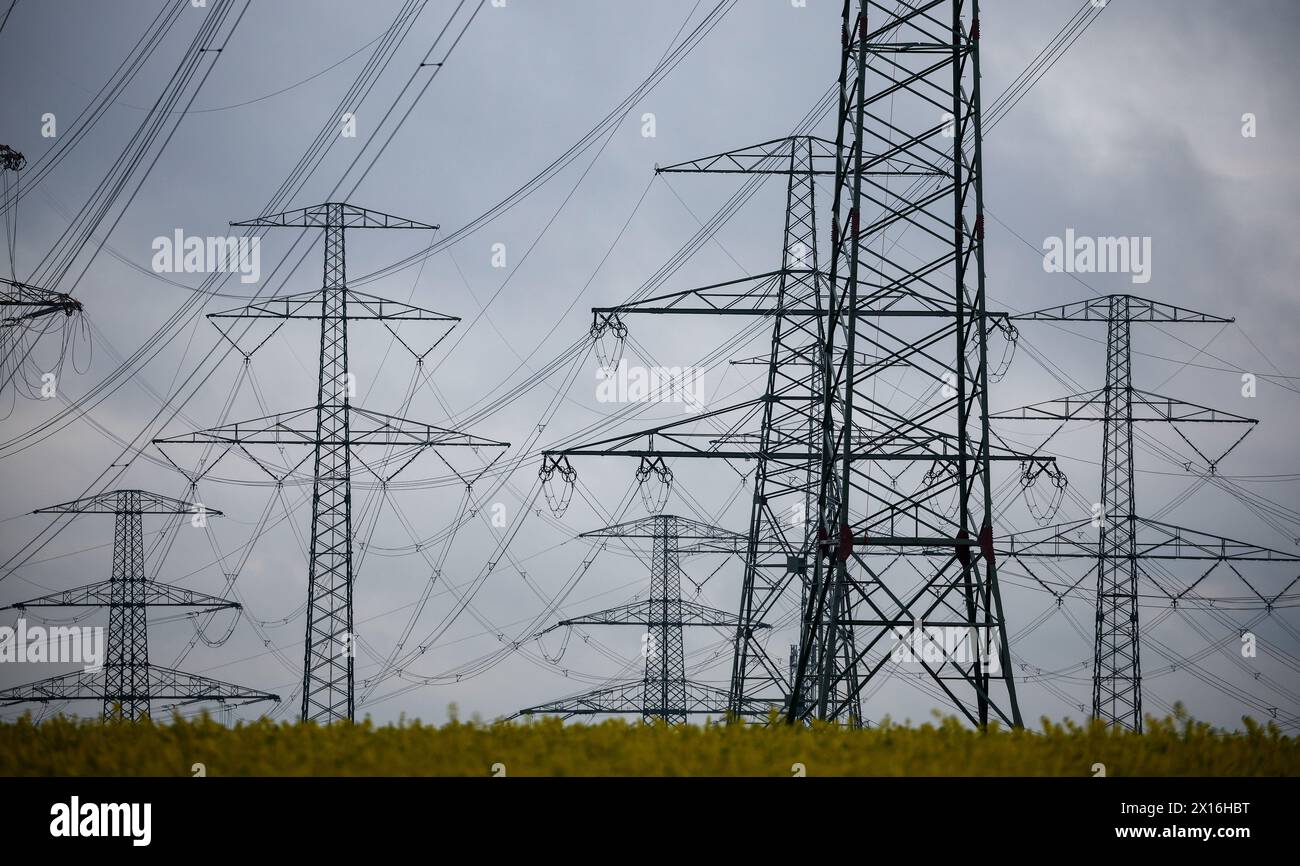 Electricity grid operators hi-res stock photography and images - Alamy