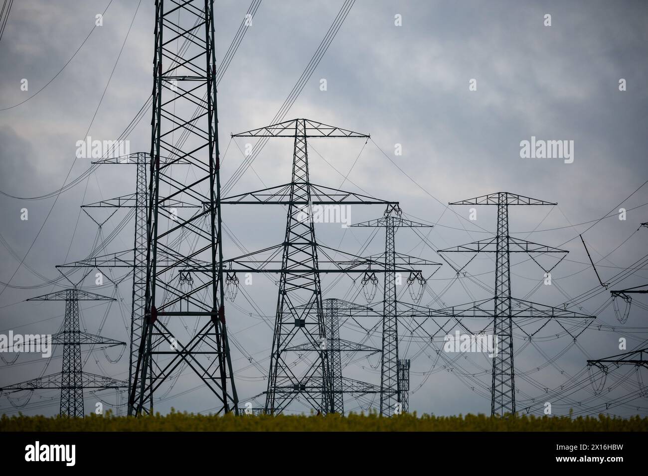Limbach Oberfrohna, Germany. 15th Apr, 2024. Dark clouds are gathering ...