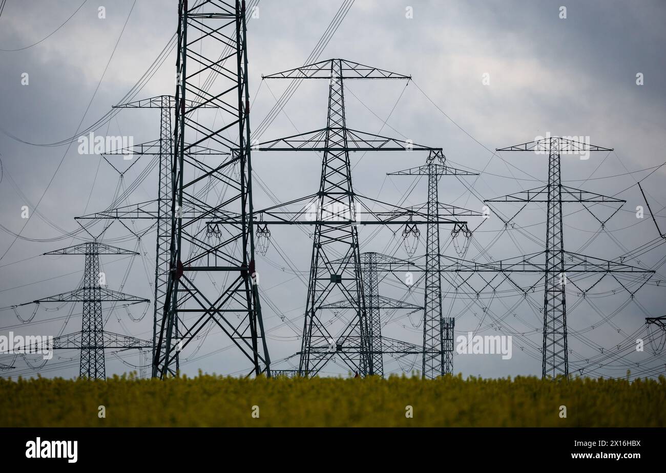 Electricity grid operators hi-res stock photography and images - Alamy