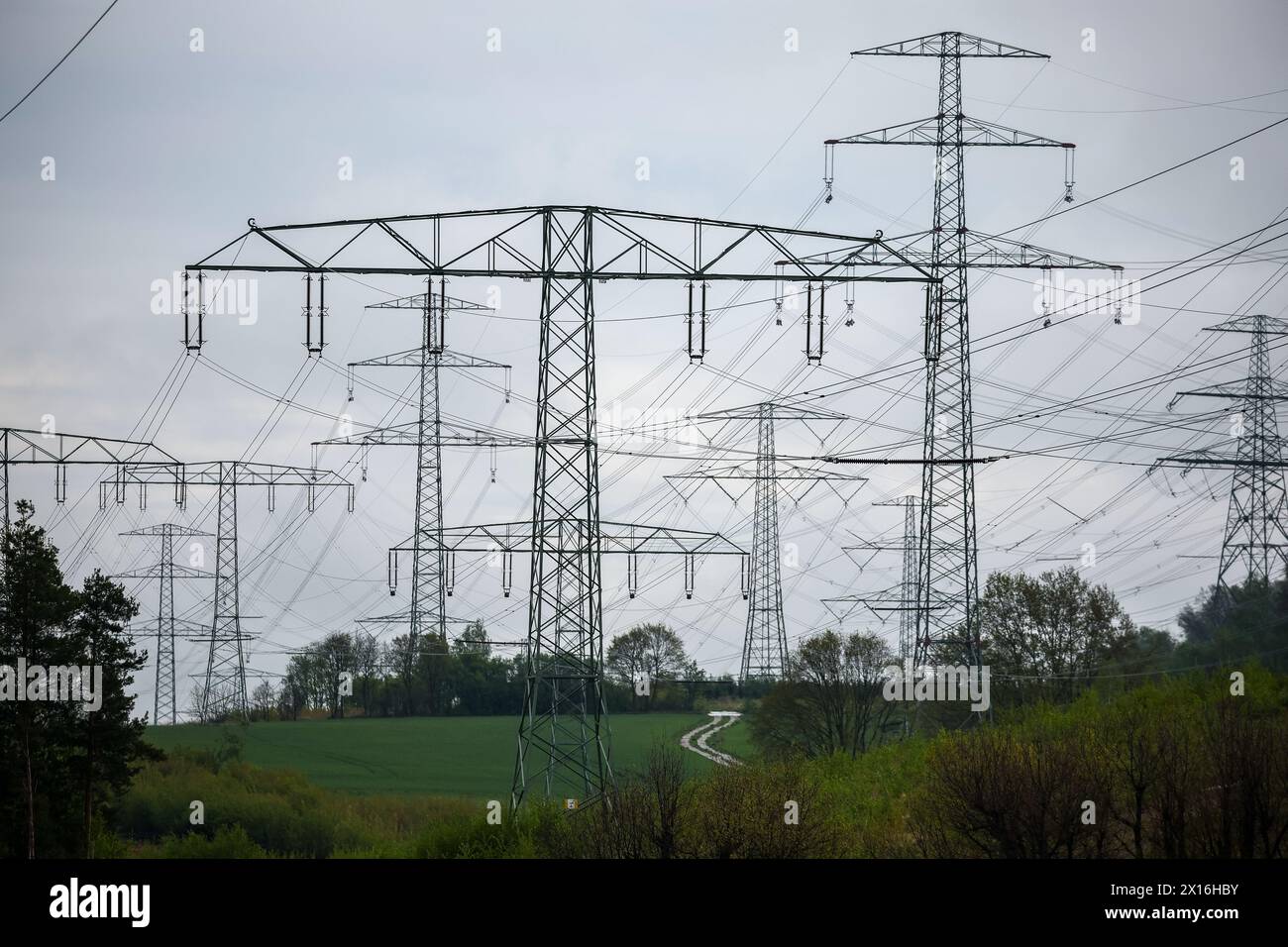 Limbach Oberfrohna, Germany. 15th Apr, 2024. Dark clouds are gathering ...