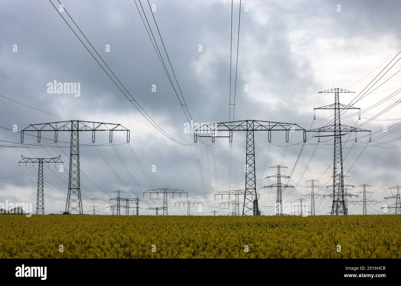Limbach Oberfrohna, Germany. 15th Apr, 2024. Dark clouds are gathering ...
