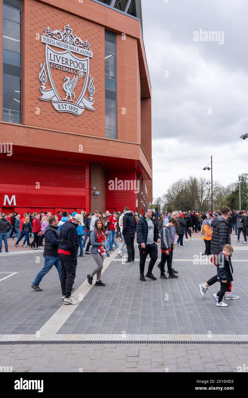 Anfield stadium fans hi-res stock photography and images - Alamy