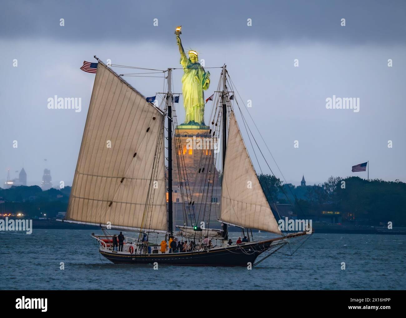Two masted schooner hi-res stock photography and images - Alamy