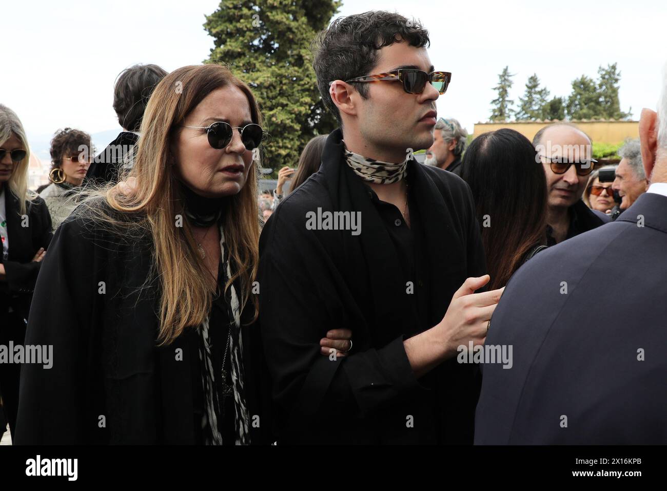 Florence, funeral of Roberto Cavalli in San Miniato: Robin and Eva ...