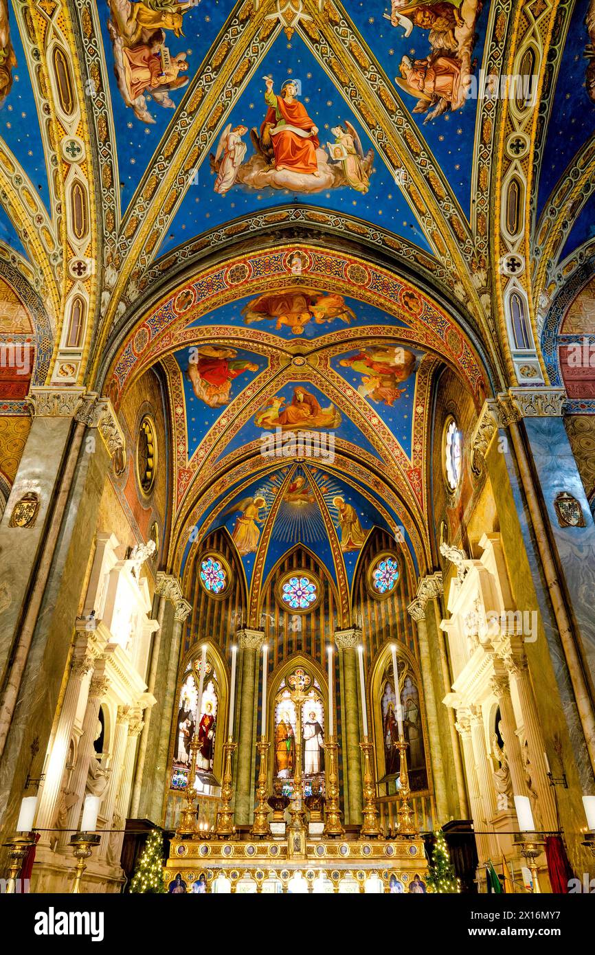 Interior of the Basilica of Santa Maria sopra Minerva, Rome, Italy ...