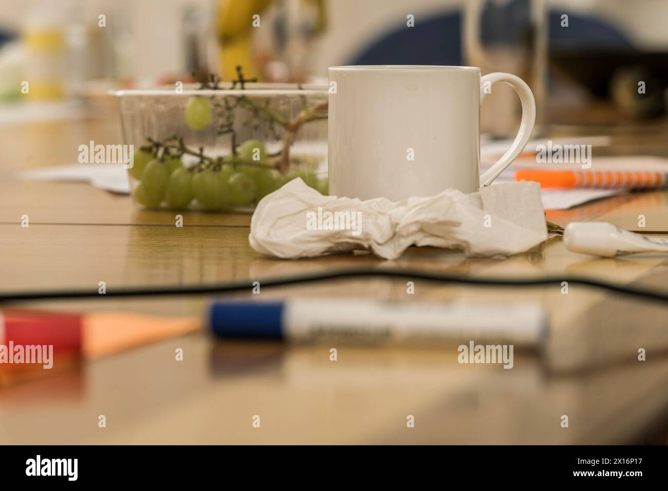 Untidy workplace hi-res stock photography and images - Alamy