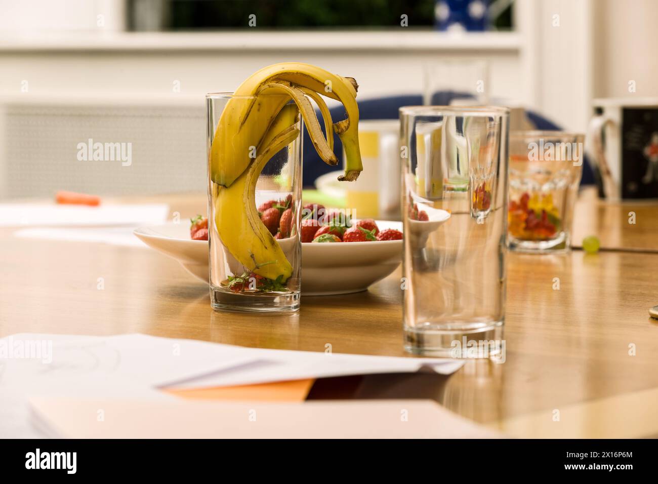 Office meeting table fruit hi-res stock photography and images - Alamy