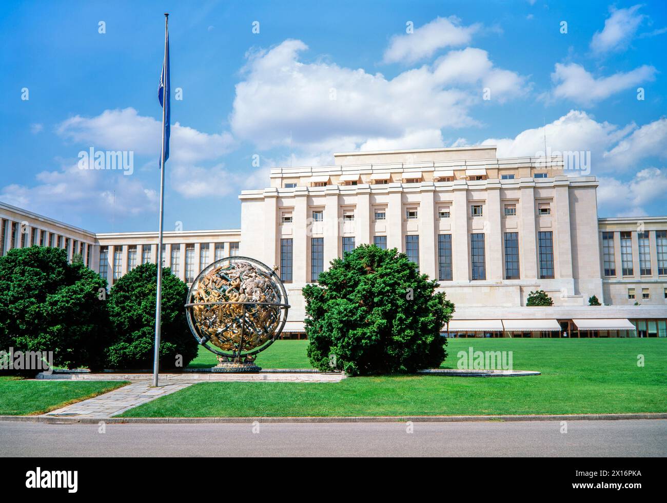 Palace of Nations, Palais des Nations with the Wilson globe, built in ...