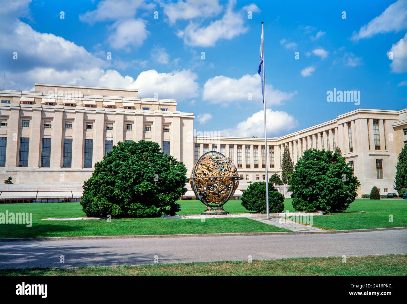 Palace of Nations, Palais des Nations with the Wilson globe, built in ...