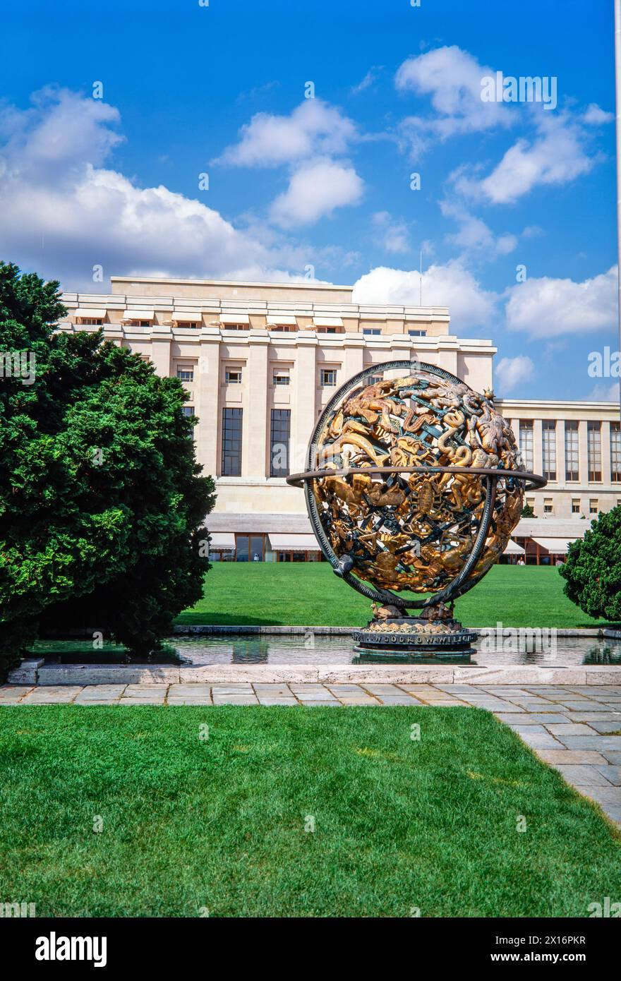 Palace of Nations, Palais des Nations with the Wilson globe, built in ...