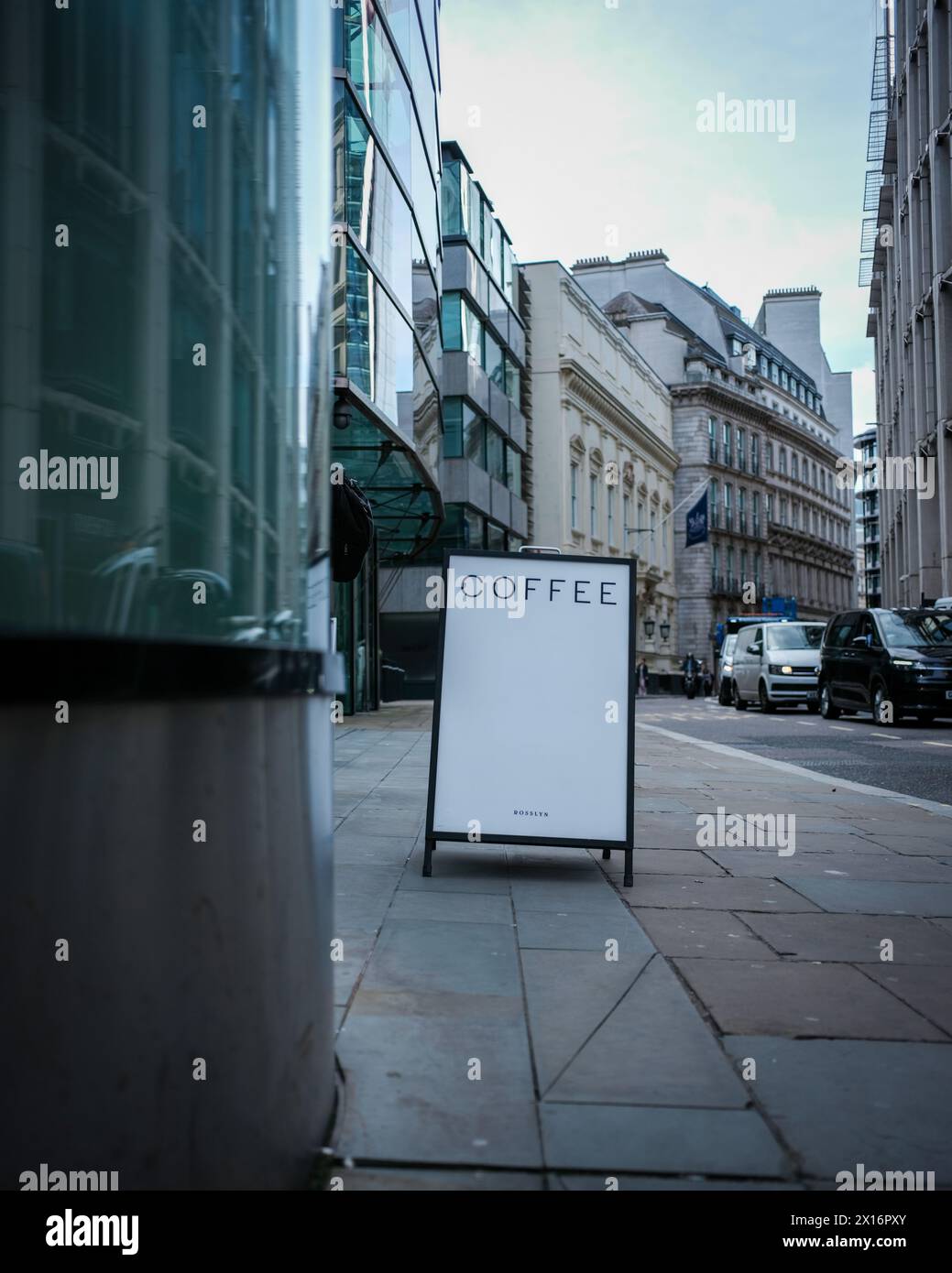 Blank shop sign hi-res stock photography and images - Alamy