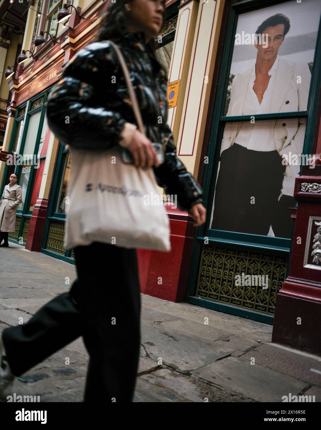 Photo shopping center hi-res stock photography and images - Alamy