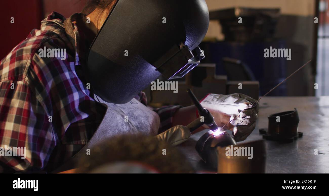 Mechanic welding in car hi-res stock photography and images - Alamy