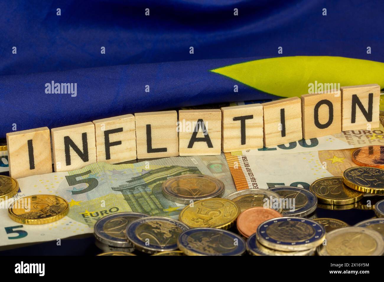 Symbolbild Inflation im Euro-Raum: Das Wort INFLATION in ...