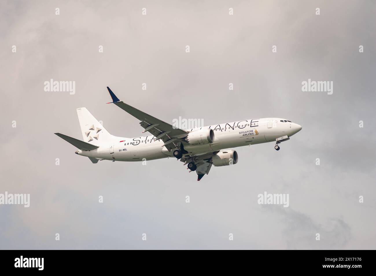15.07.2023, Singapur, Republik Singapur, Asien - Ein Passagierflugzeug ...