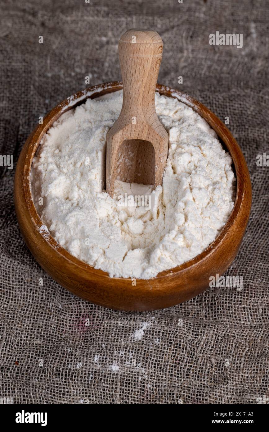 pure wheat flour for cooking, white wheat flour in the kitchen Stock ...