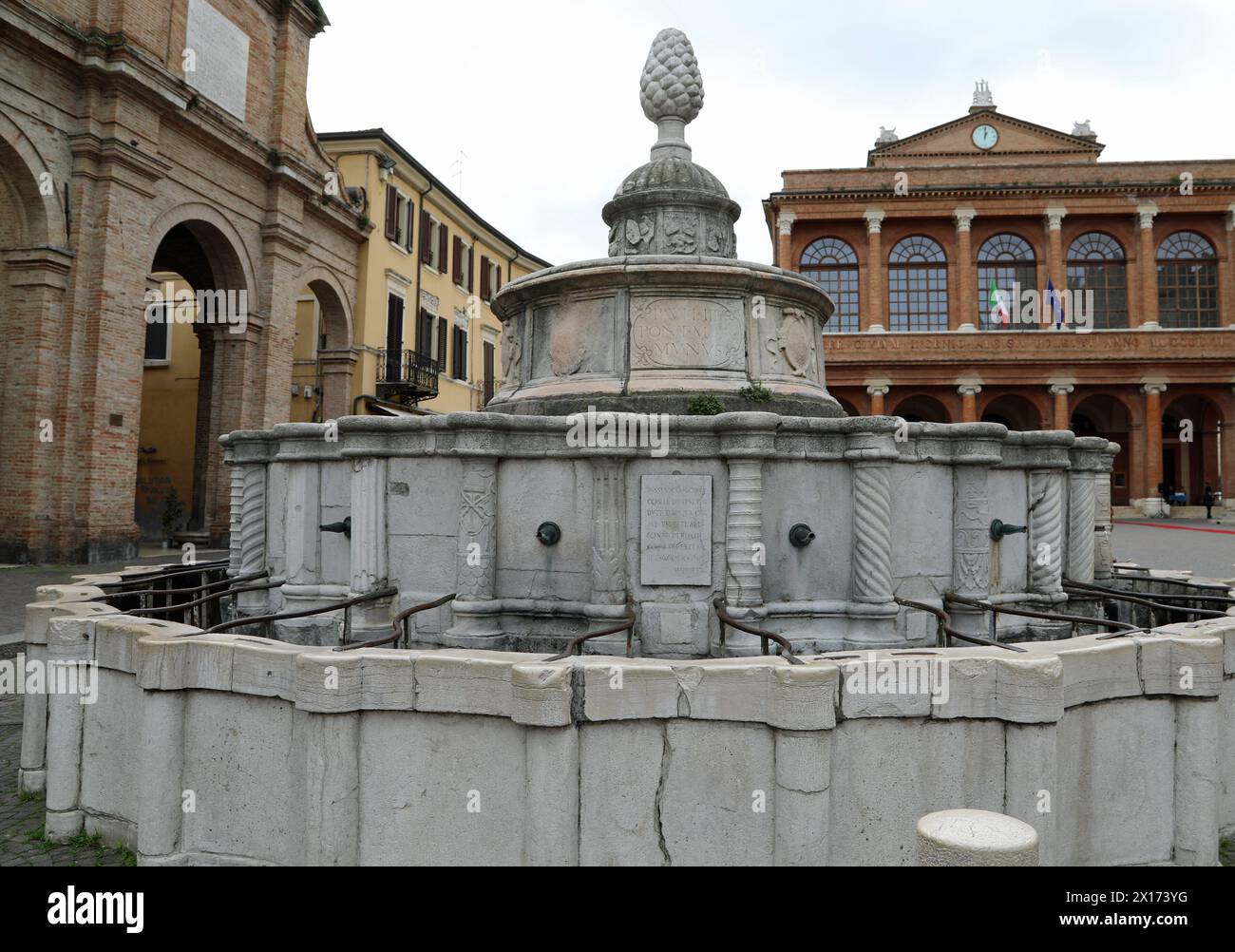 Pinecone water fountain at Piazza Cavour in Rimini Stock Photo - Alamy