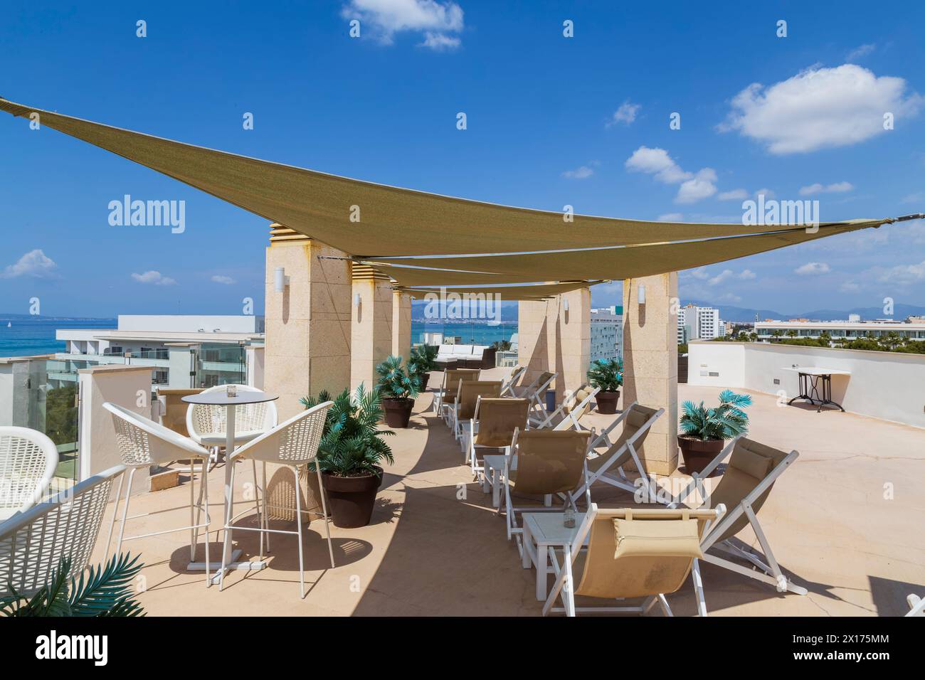 Roof terrace water hi-res stock photography and images - Alamy