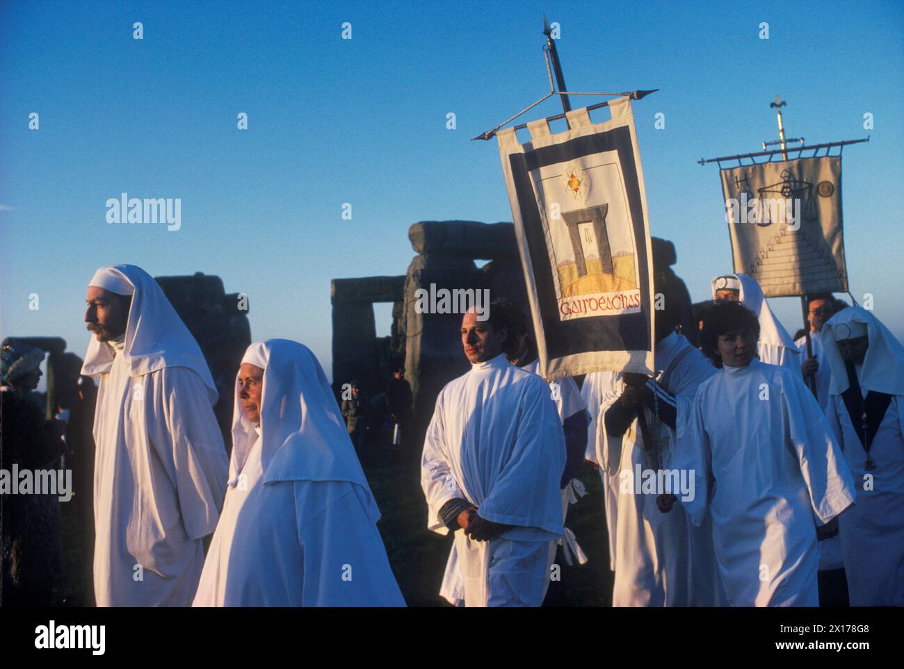 Pagan worship UK 1970s. Druids celebrate the summer solstice at ...
