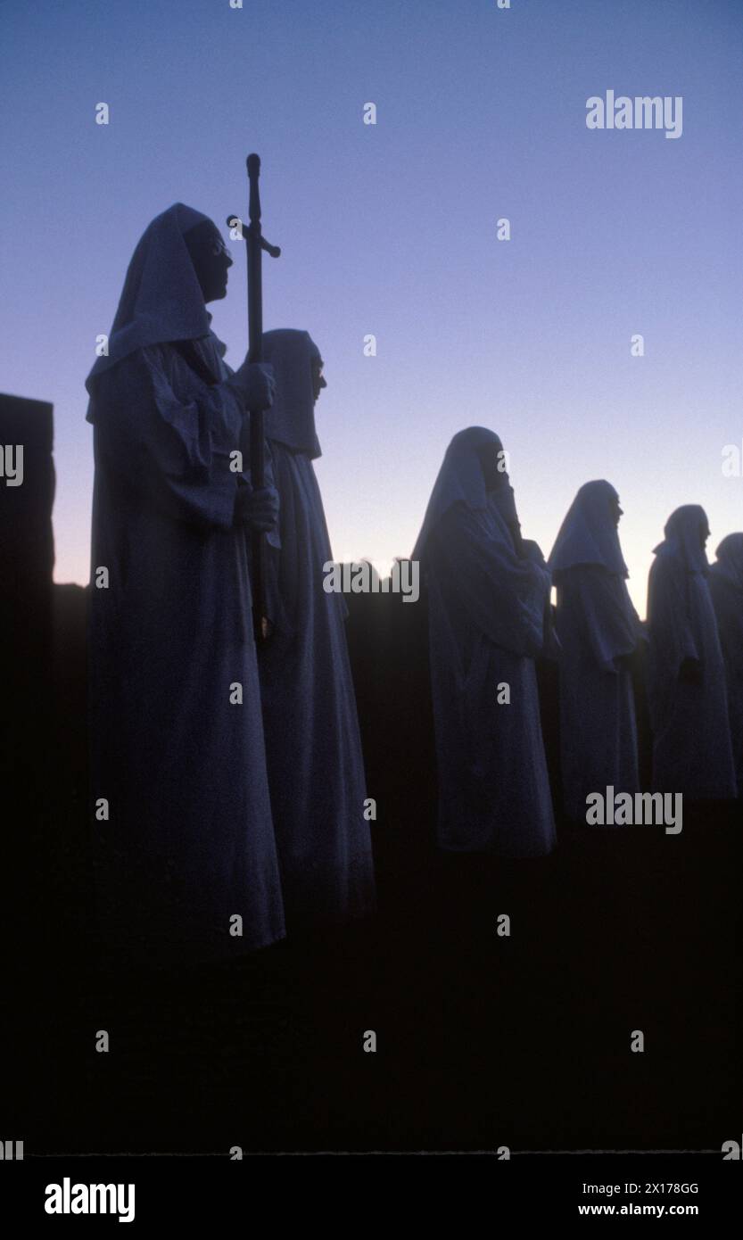 Summer solstice June 21st 1970s UK. Druids gather at Stonehenge an ...