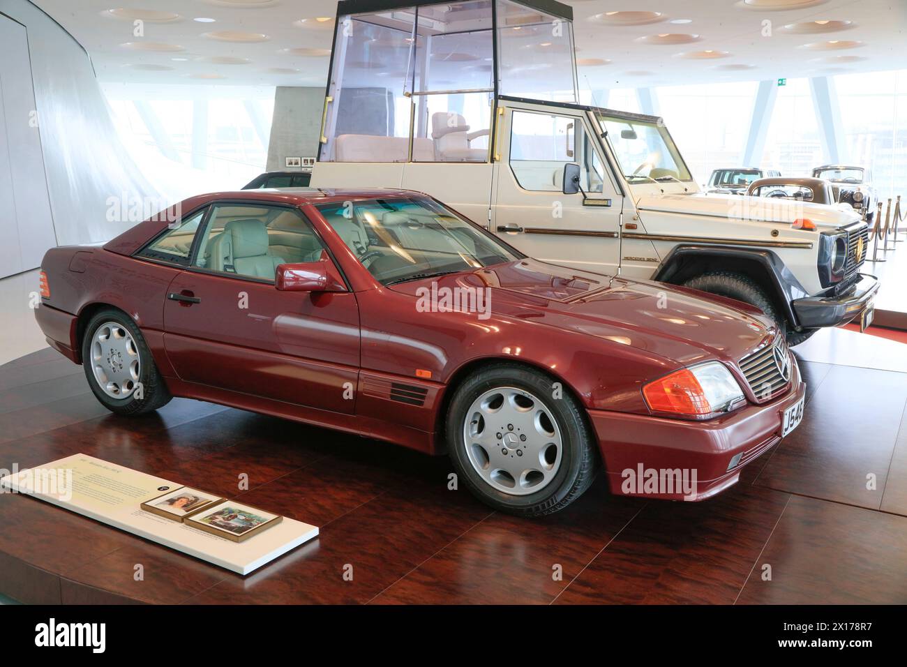 Mercedes-Benz 500 SL von Lady Diana, Mercedes-Benz Museum, Stuttgart ...