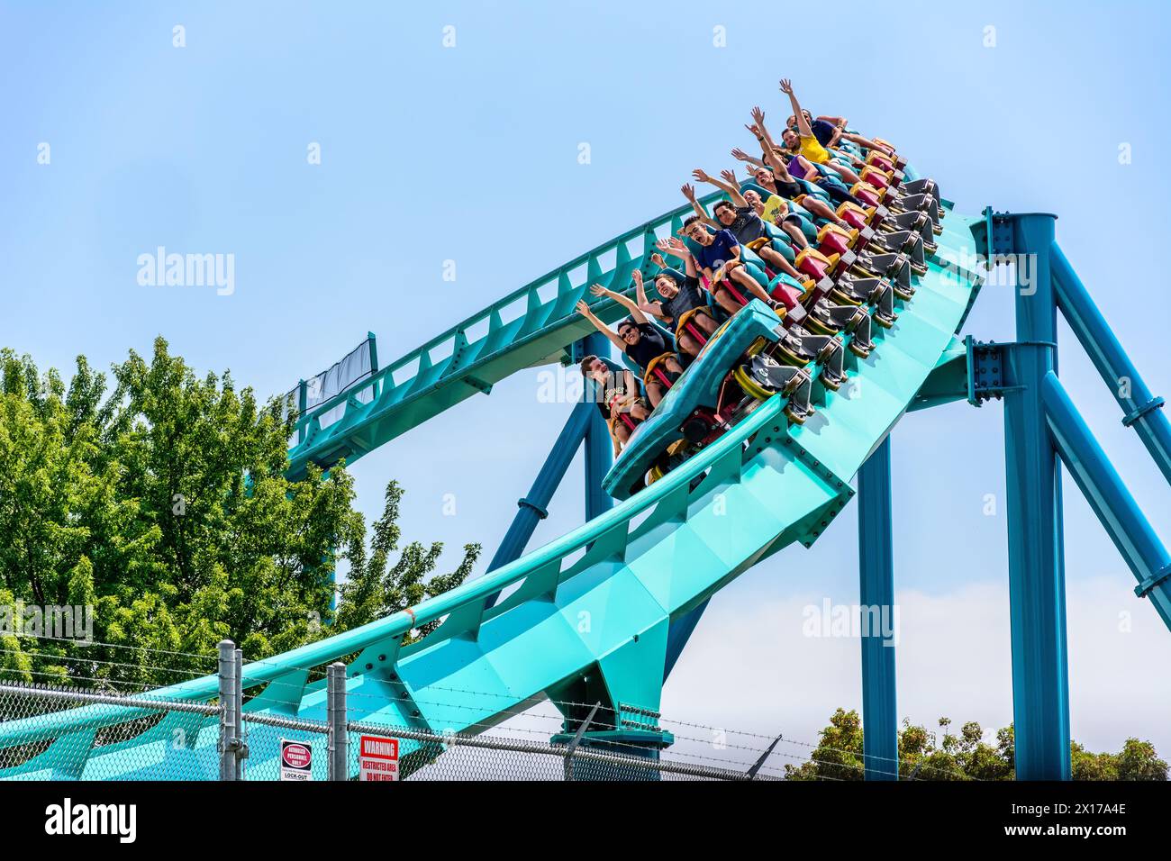 Leviathan roller coaster canadas wonderland hi-res stock photography ...