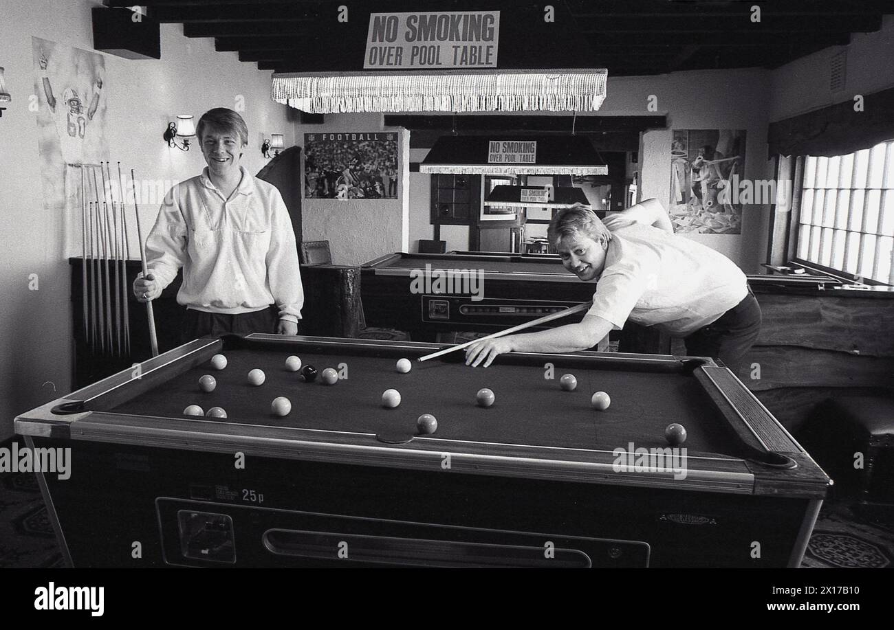 1980s working men’s club hi-res stock photography and images - Alamy