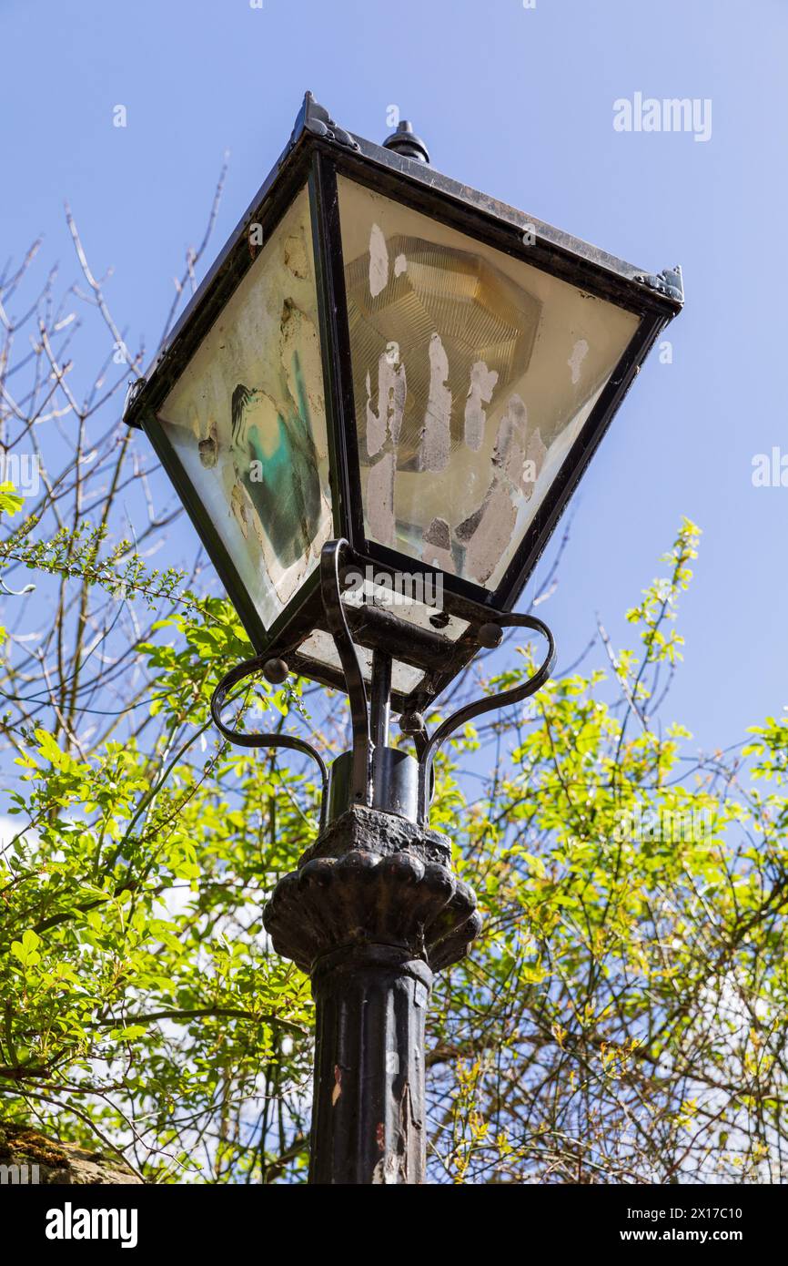 Old style Street Lamp in Queen's Lane. Oxford, England Stock Photo - Alamy