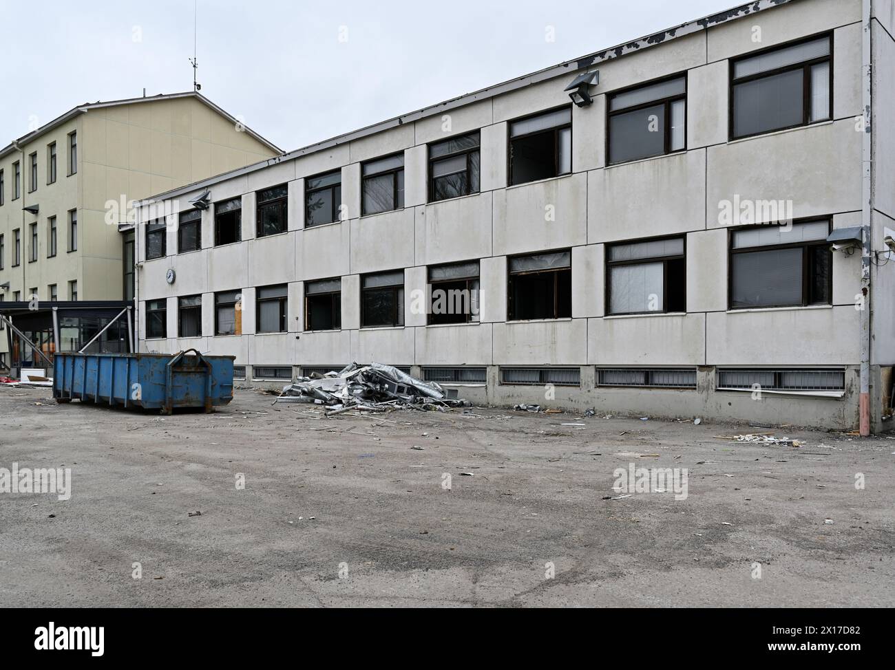 Crumbling concrete school hi-res stock photography and images - Alamy