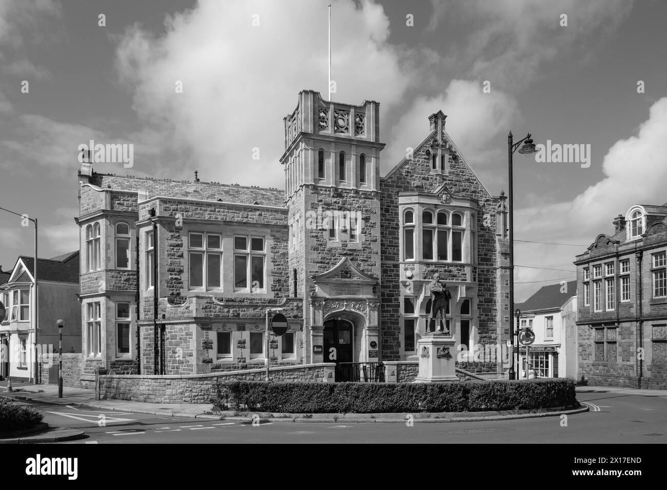PASSMORE EDWARDS LIBRARY BUILDING RICHARD TREVITHICK STATUE CAMBORNE ...