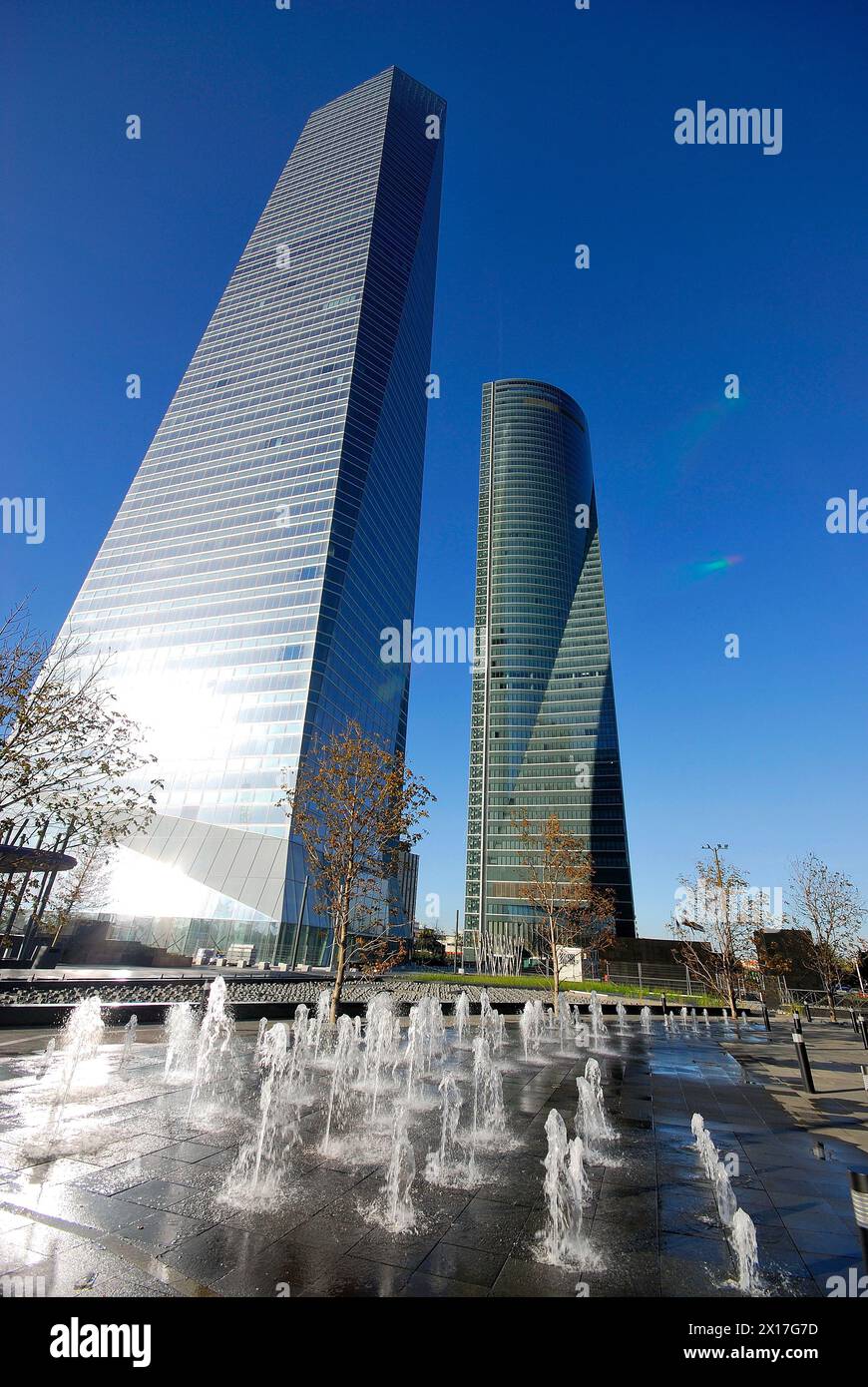 Business towers madrid hi-res stock photography and images - Alamy