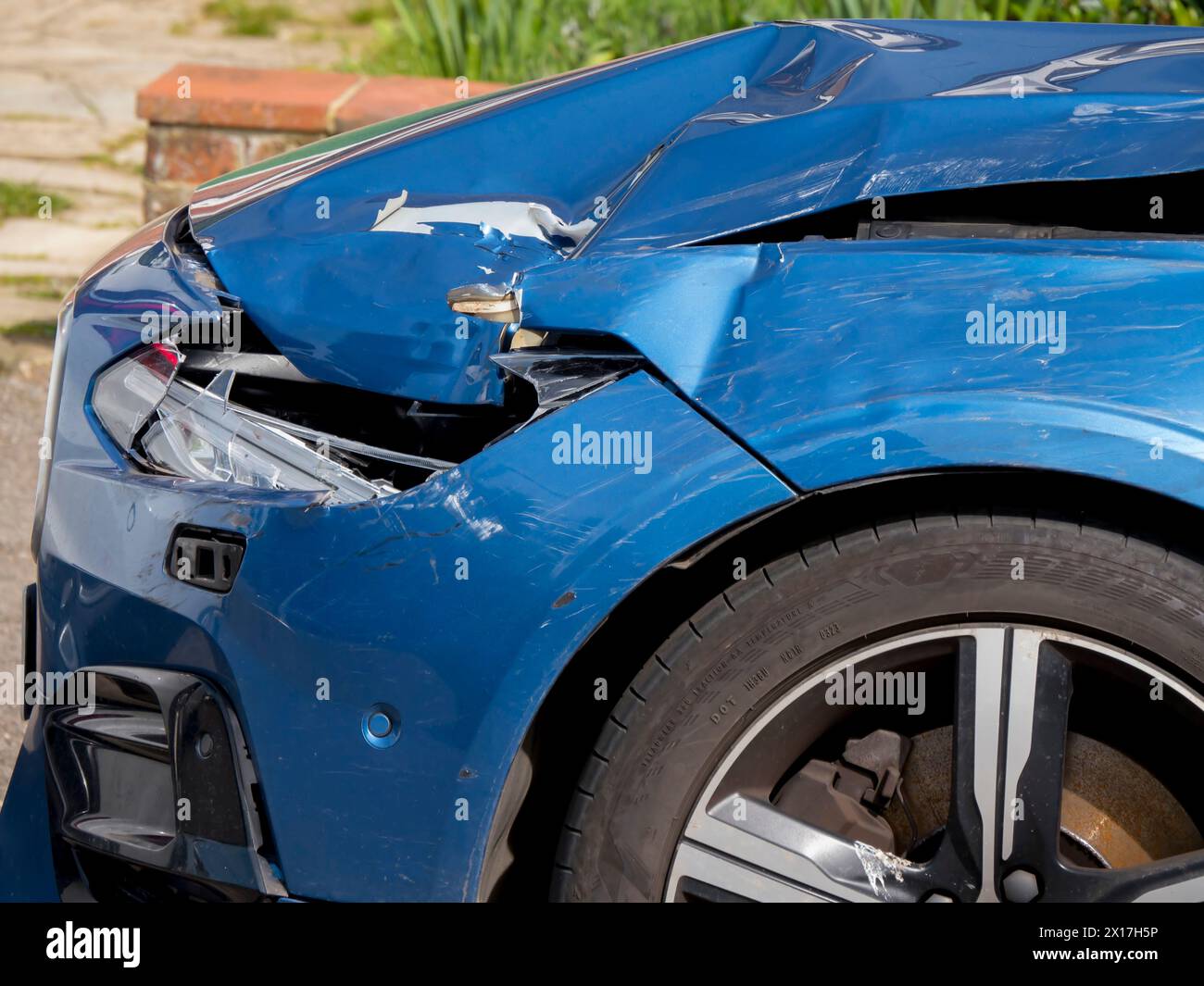 Accident damage assessment hi-res stock photography and images - Alamy