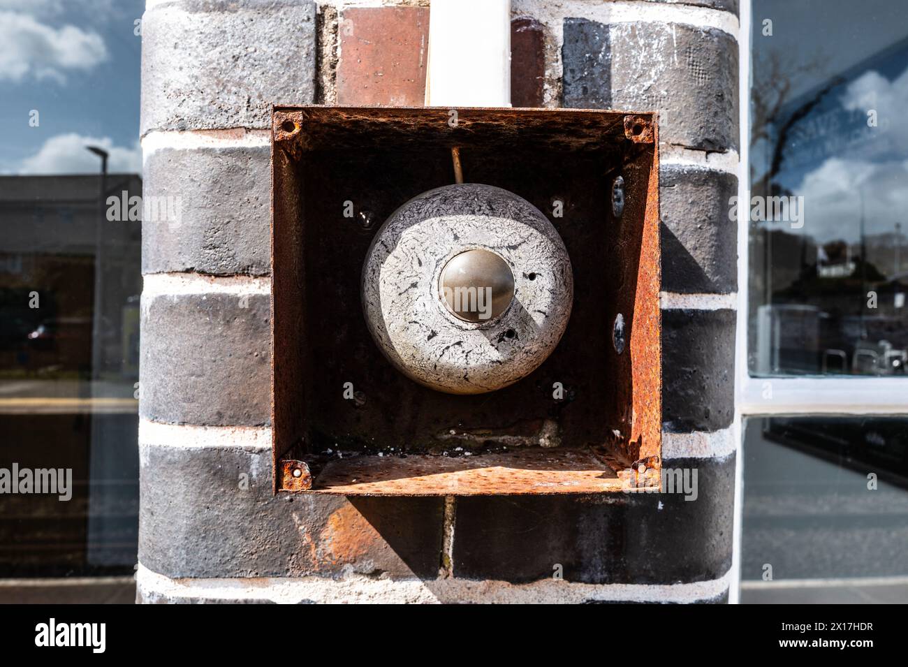 CAMBORNE RAILWAY CROSSING BARRIERS LEVEL CROSSING Stock Photo - Alamy