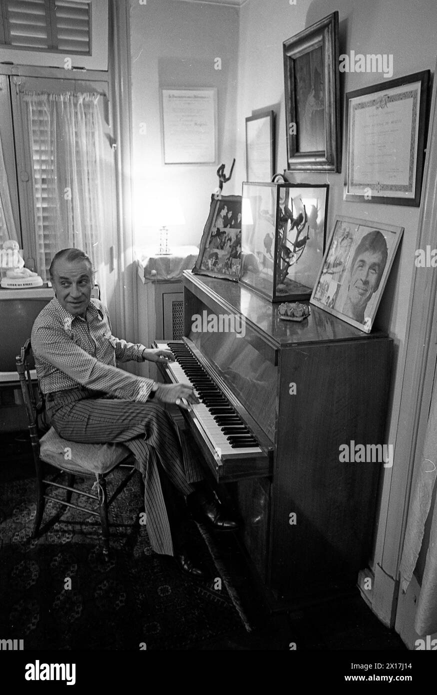 Music magazine editor Black and White Stock Photos & Images - Alamy