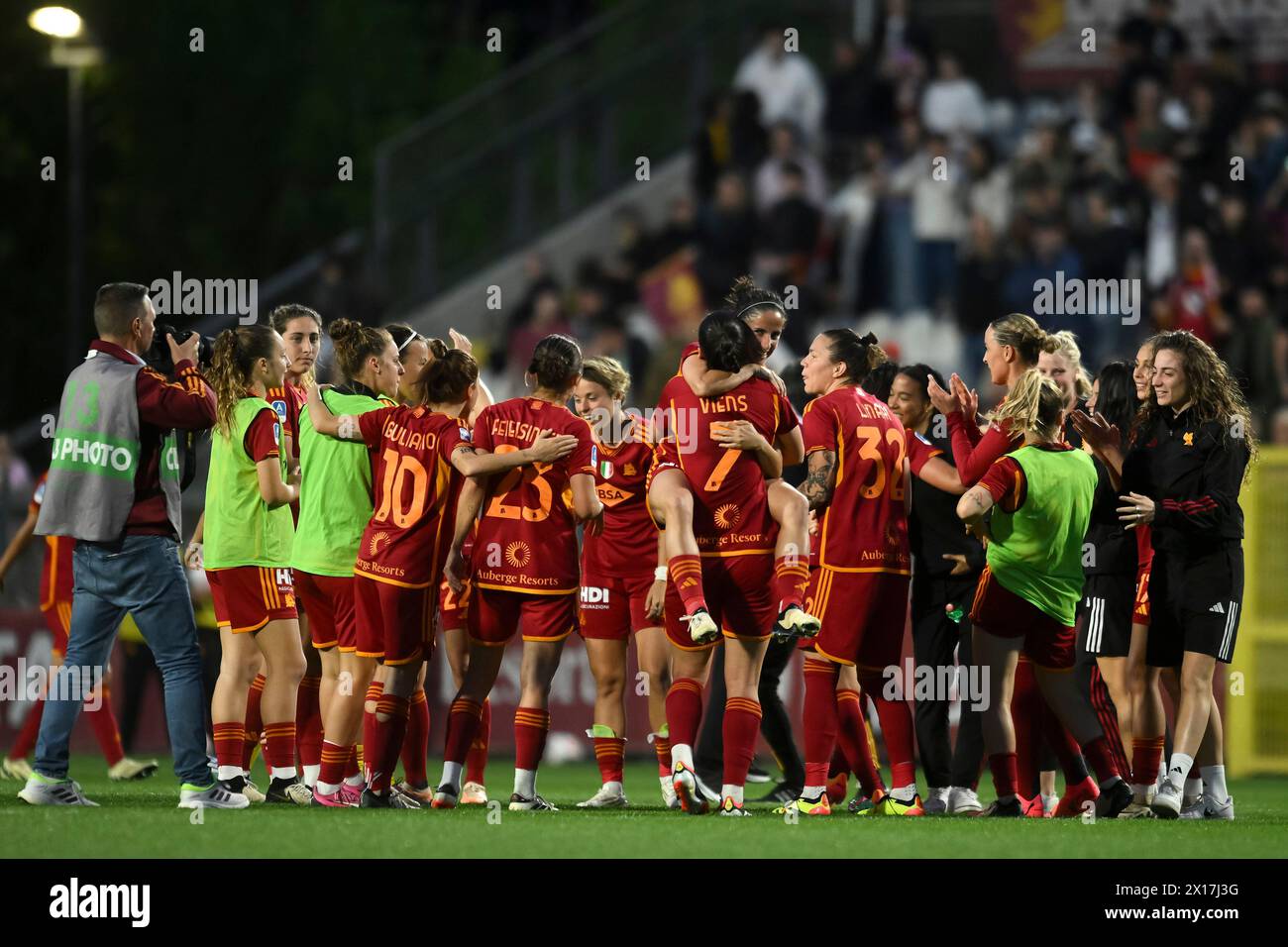 AS Roma players celebrate at the end of the Women Serie A 2023/2024 ...