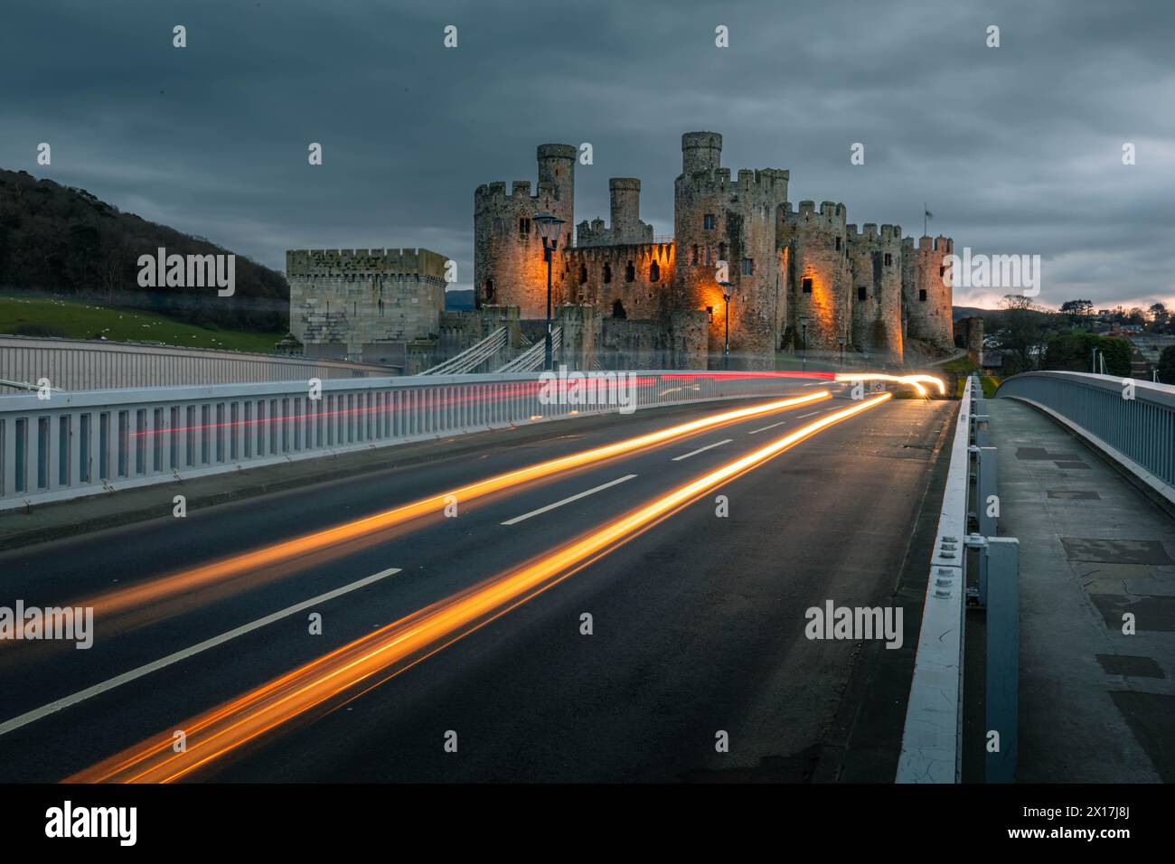 Conwy castle castles bridge bridges hi-res stock photography and images ...