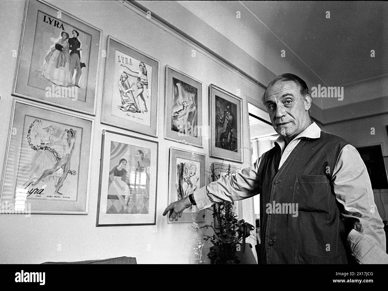 Music magazine editor Black and White Stock Photos & Images - Alamy