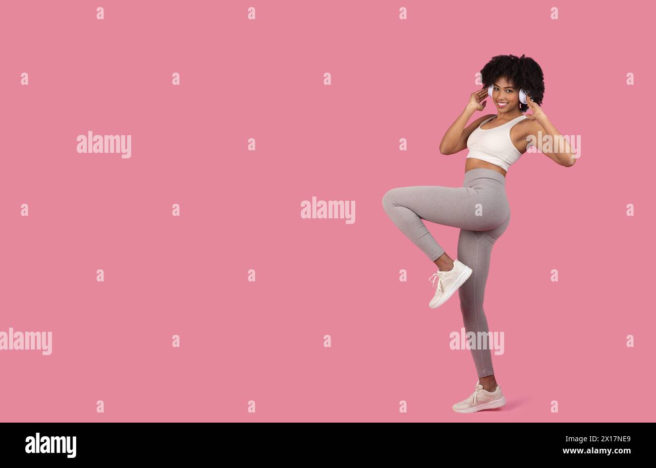 Sporty african american lady hi-res stock photography and images - Alamy
