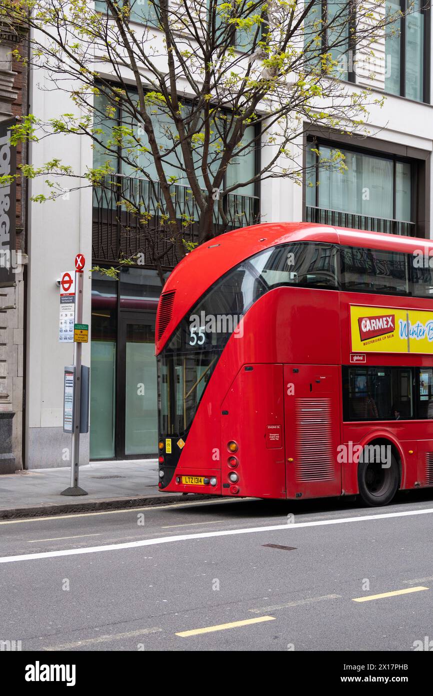 Bus city street hi-res stock photography and images - Alamy