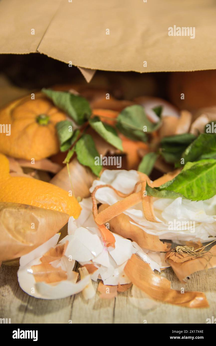 Paper bio bag for domestic food garbage. Compost waste Stock Photo - Alamy