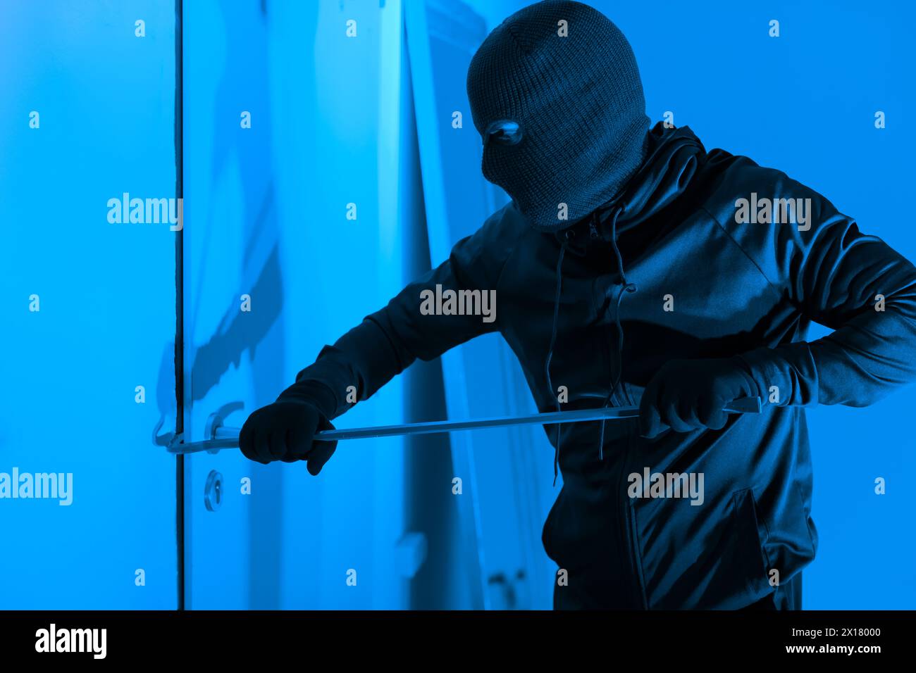 Door force entry crowbar hi-res stock photography and images - Alamy