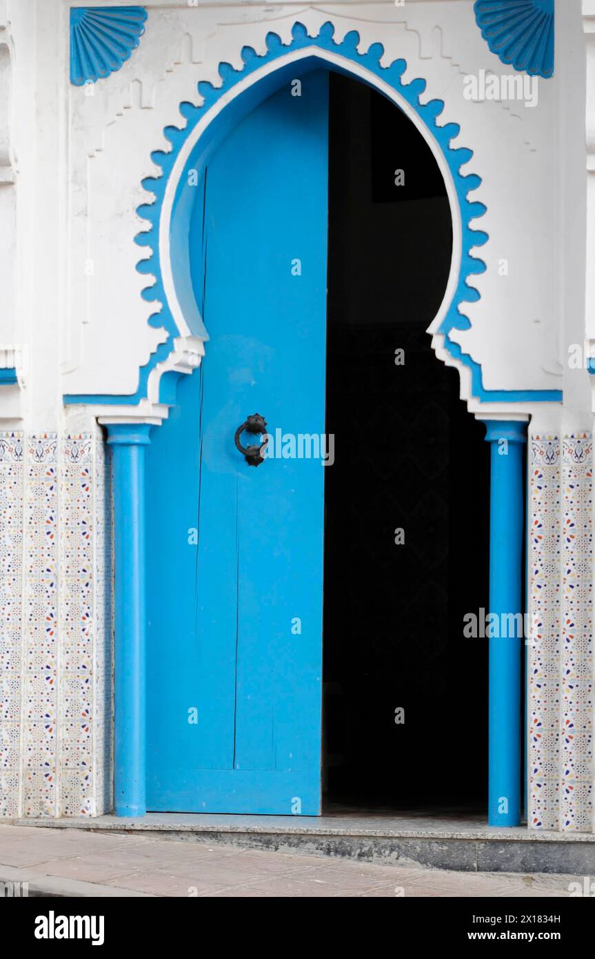 Tanger tetouan traditional door hi-res stock photography and images - Alamy