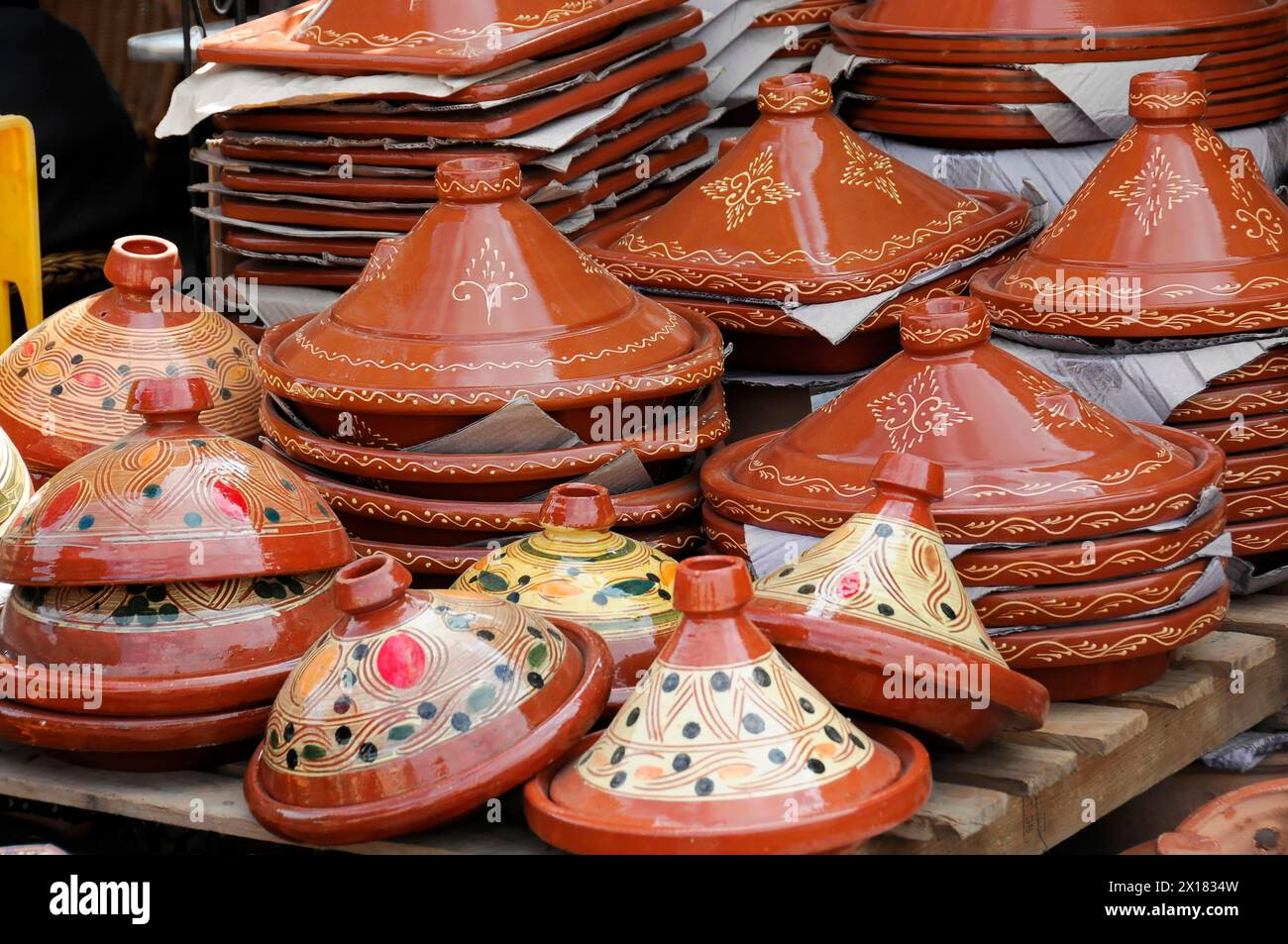 Clay pot africa pots hi-res stock photography and images - Alamy