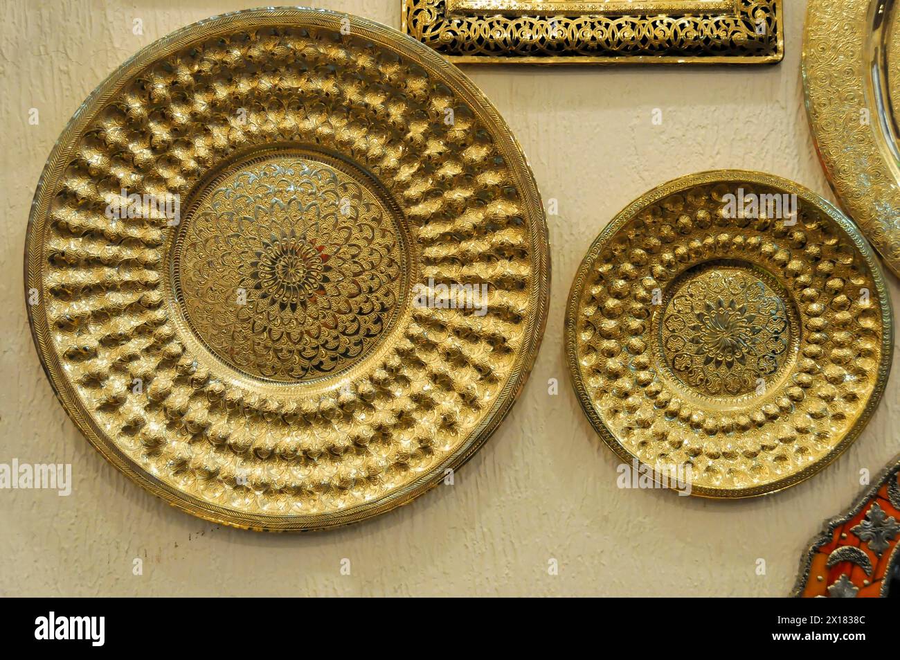African decorative plates hi-res stock photography and images - Alamy
