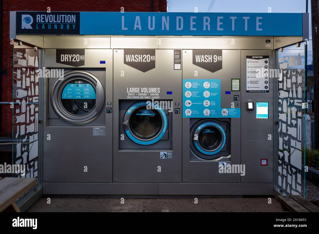 Modern launderette hi-res stock photography and images - Alamy